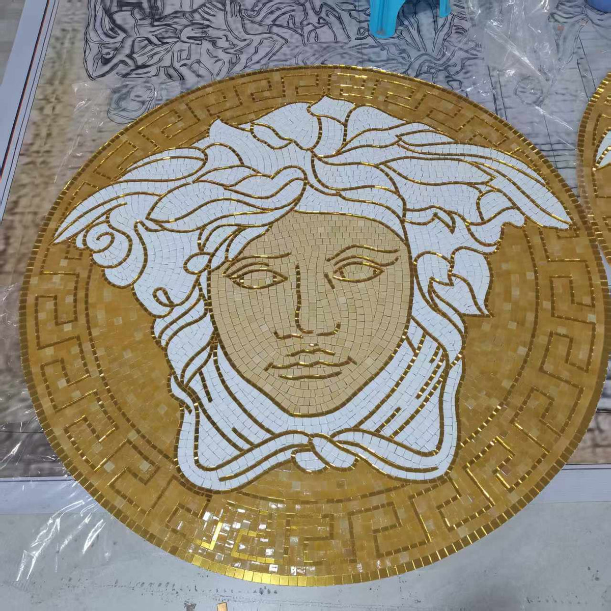 Round Glass Tiles Gold Granules Medusa Versace Mosaic – La Moderno